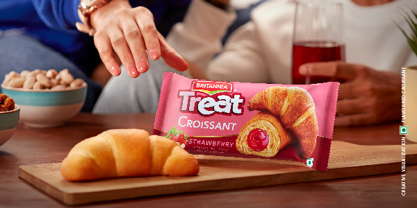 Buy Britannia Treat Croissant Strawberry Online at Best Price of Rs 17. ...