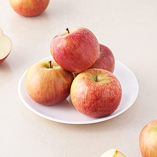 Buy Fresho Apple Fuji Premium 4 Pcs Online At Best Price of Rs 326 ...