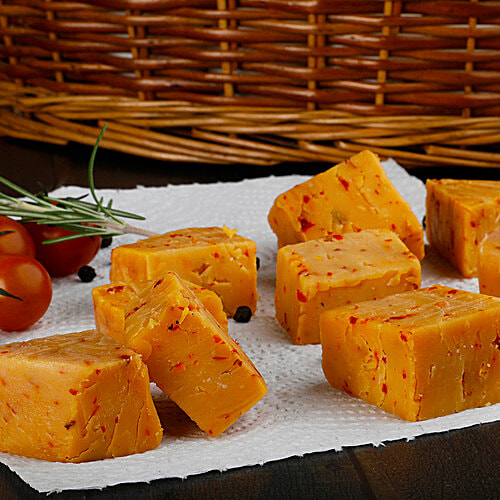 Buy Fresho Signature Cheese Cheddar With Chillies Cubes 200 Gm Online ...