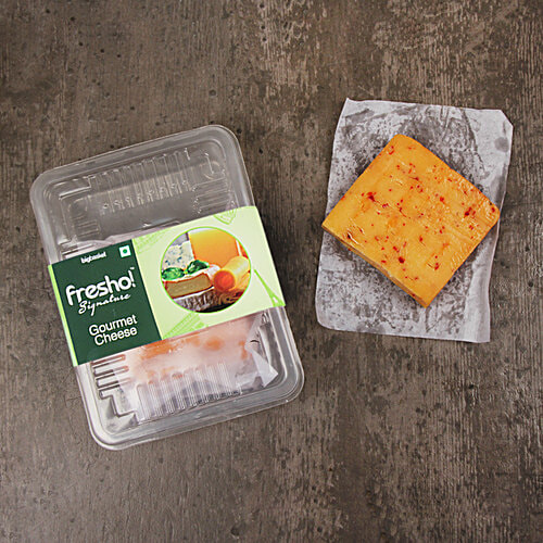 Buy Fresho Signature Cheese Cheddar With Chillies Block 100 Gm Online ...