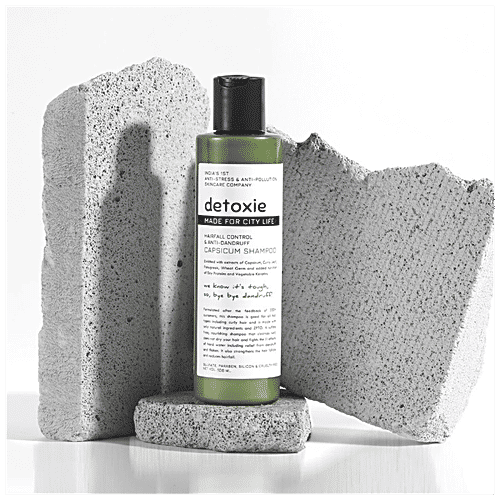 Buy Detoxie Anti-Dandruff & Flake Relief Capsicum Shampoo - Natural ...
