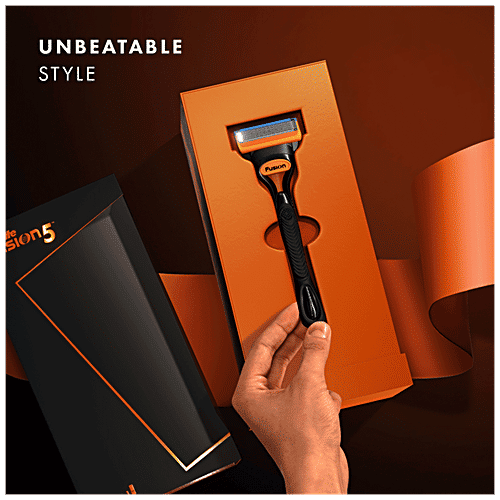 Buy Gillette Fusion5 Premium Gift Set - With 1 Manual Razor, 2 ...