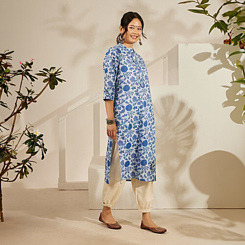 Buy Daali Blue Cambric Mandarin Collar 3/4 Sleeves Basics Kurta With ...