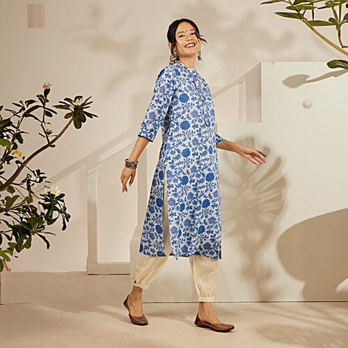 Buy Daali Blue Cambric Mandarin Collar 3/4 Sleeves Basics Kurta With ...