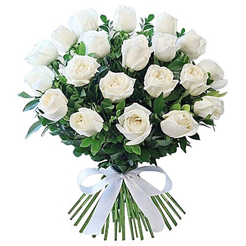 Buy Delta Florist Flower Bouquet - White In Flora Online at Best Price ...