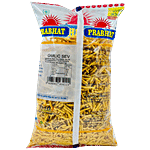 Buy Prabhat Namkeen Garlic Sev Namkeen - Rich In Taste & Flavour ...