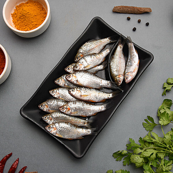 Buy fresho! Saral Puti Fish - Whole Online at Best Price of Rs 350 ...