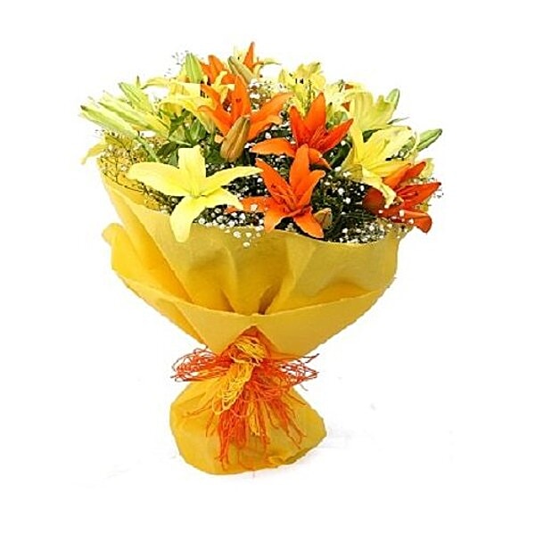 Buy Shanthi Flowers Flower Bouquet - Golden Times 1 pc Online at Best ...